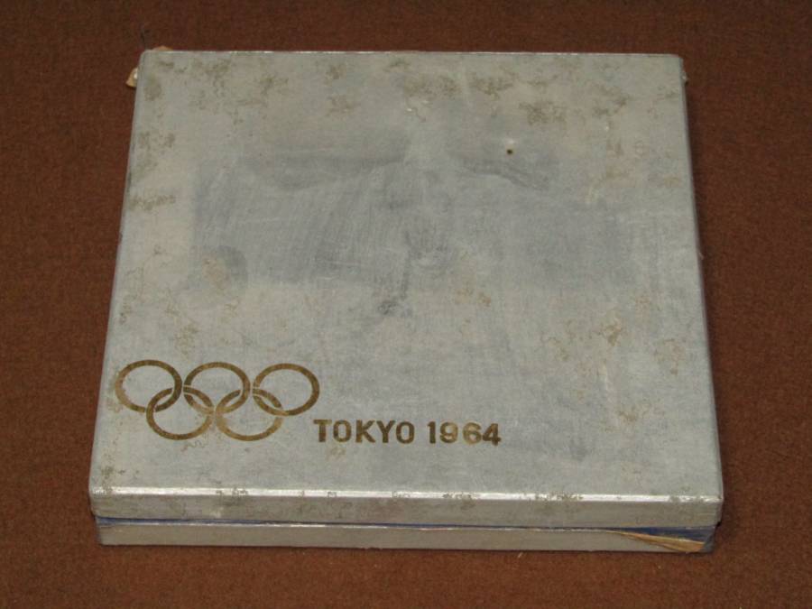 日本代購代標第一品牌【樂淘letao】－【1964年 東京オリンピック メダルオブジェ記念品 KDC NRR 箱入り】
